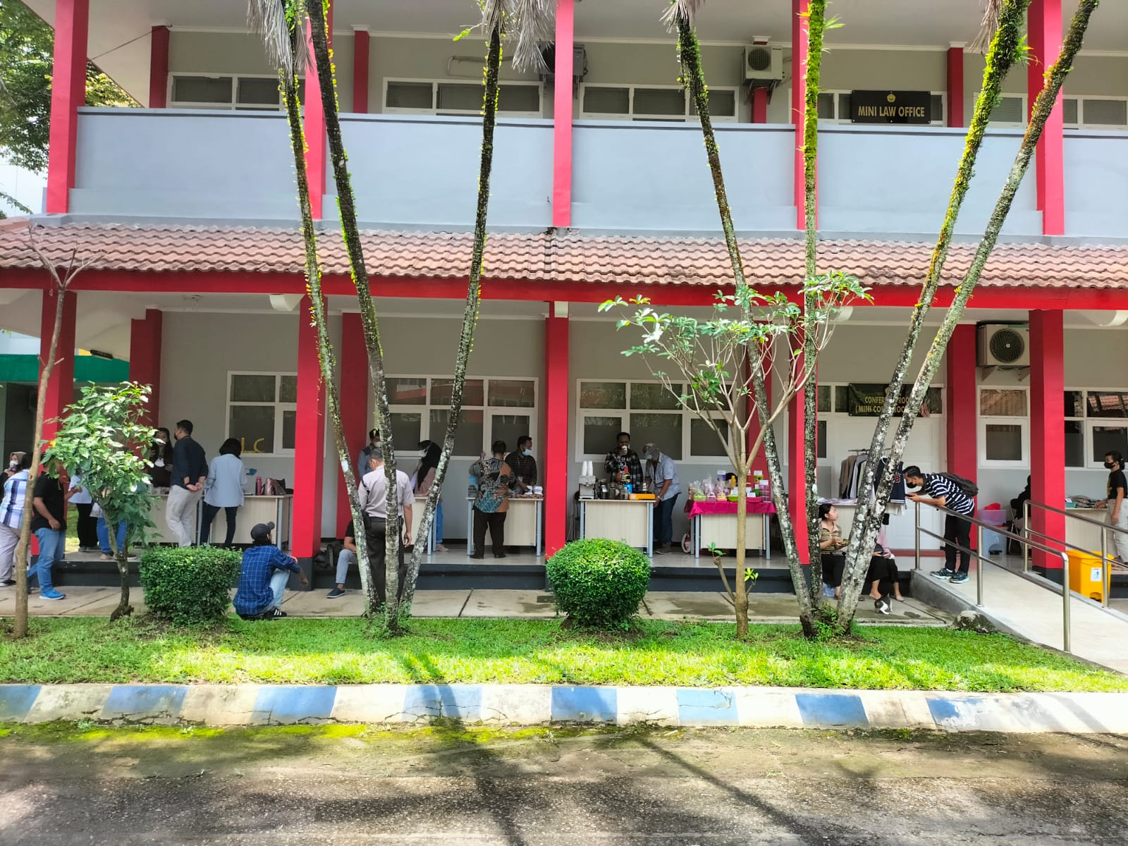 Gaet Mahasiswa, Ibu-Ibu Dharma Wanita FH UNEJ Selenggarakan Pelatihan ...